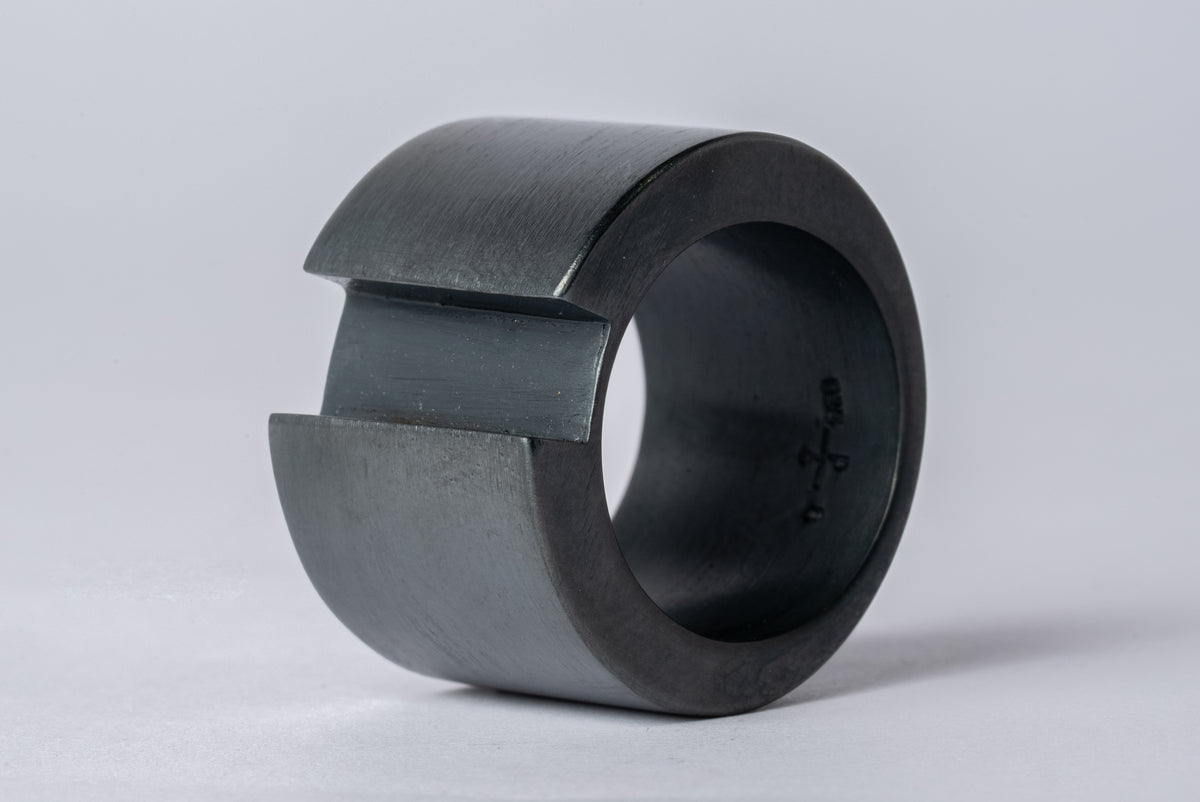 Crescent Rift Ring (17mm, KA) – Parts of Four