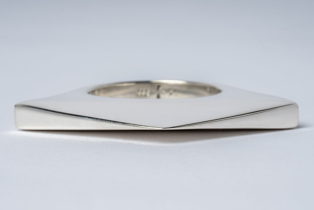 Crescent Bridge Ring (Pyramid Extrusion, 4mm, PA) – Parts of Four
